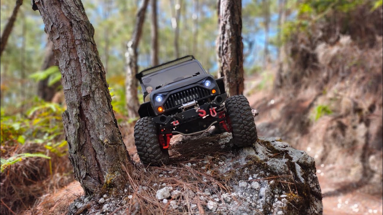 1/10 Scale RC: Jeep Wrangler on Crawl - YouTube