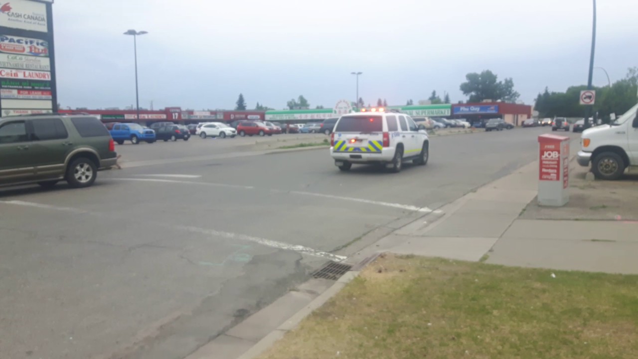 Calgary EMS Supervisor & Engine 23 Responding/Arriving - YouTube