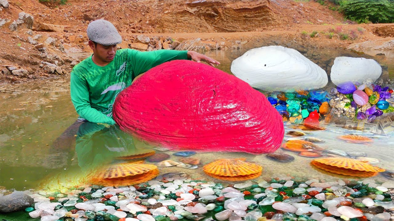 Red pearl crab! I have never seen such a perfect red crab pearl. Gold ...