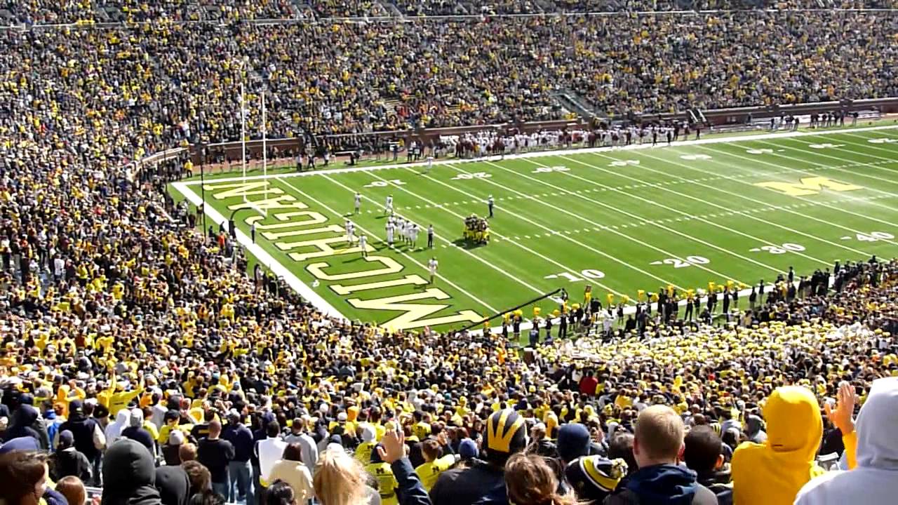 The First Touchdown of Michigan vs. Minnesota - YouTube