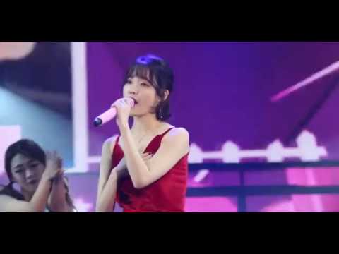 [IU콘서트] IU Animation Opening 달빛천사&카드캡터체리 - YouTube