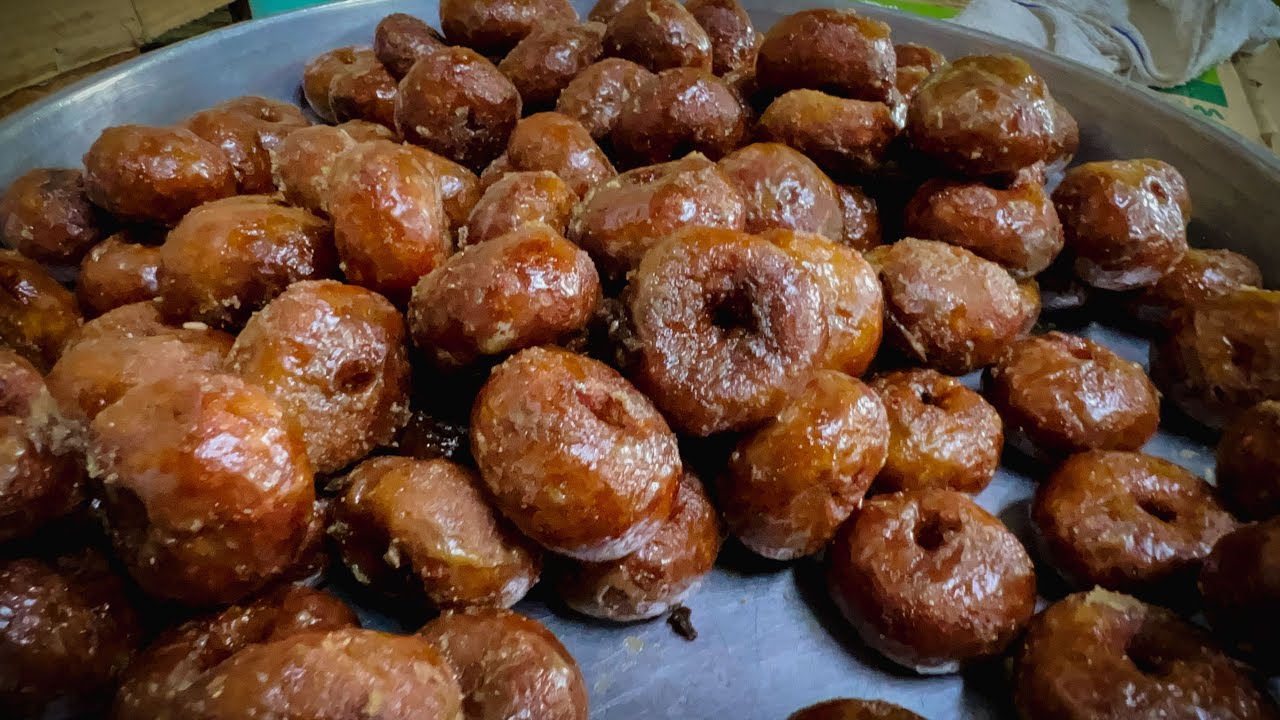 Kuih Keria Sira: Famous Malaysian Cuisine - YouTube