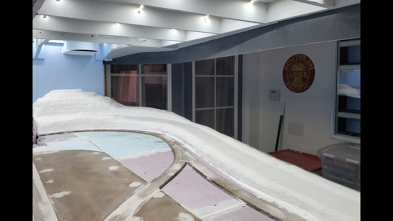 Shaping Terrain, Applying Plaster Cloth and adding Fascia. HO Scale ...