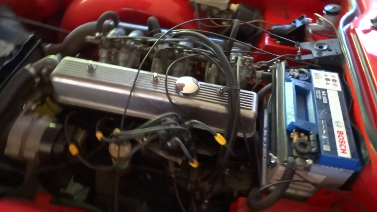 1971 Triumph TR6 PI engine start up, cold - YouTube