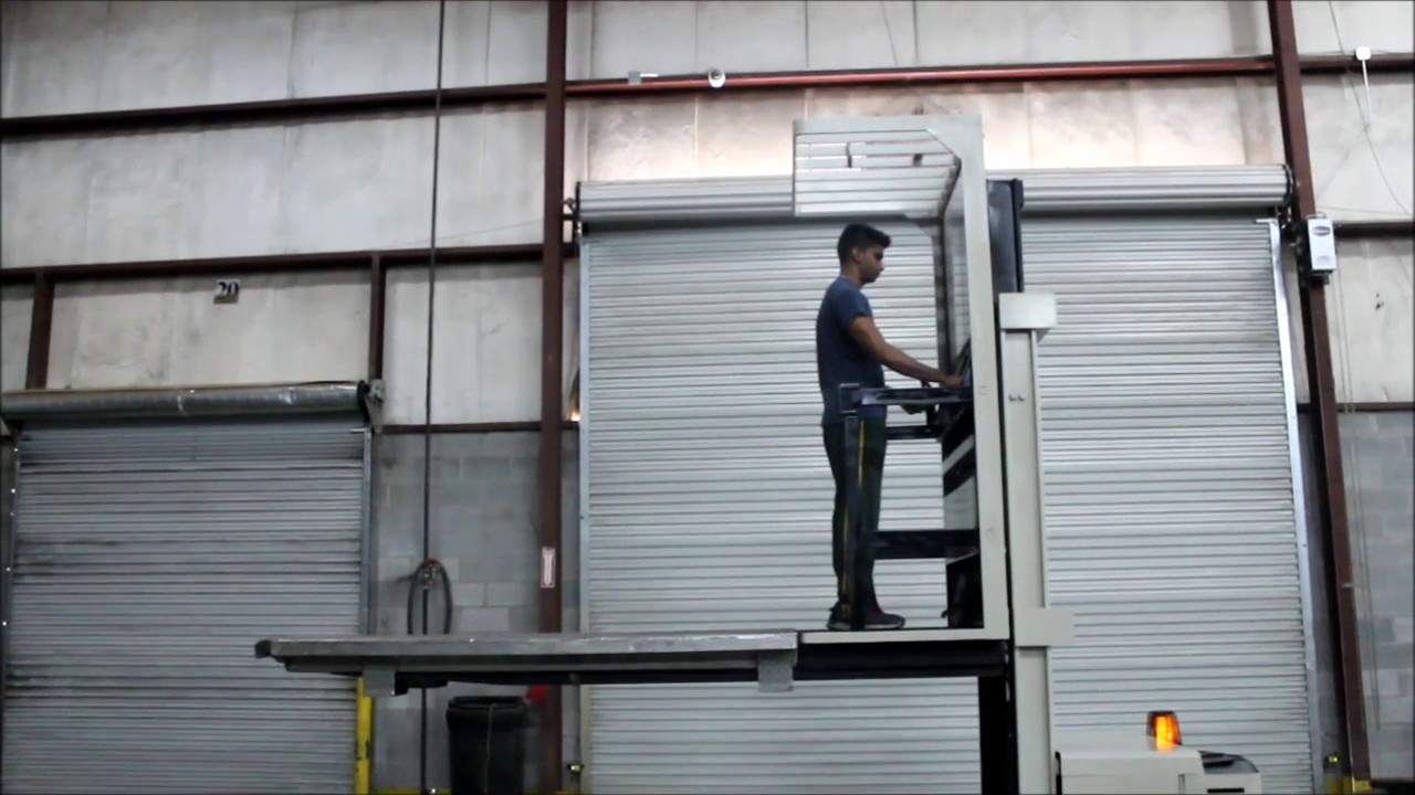 CROWN 2900 LBS CAPACITY ORDER PICKER WITH PLATFORM - YouTube