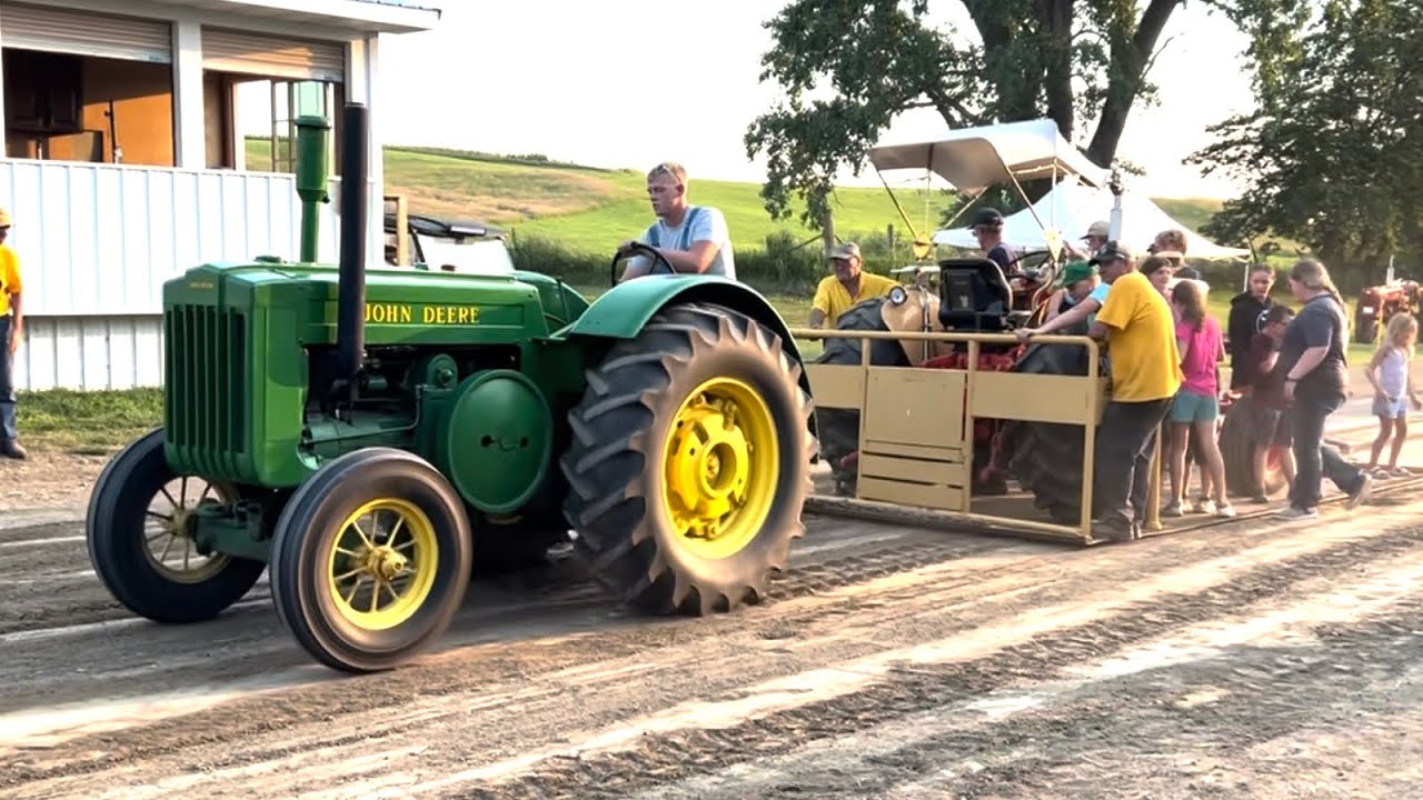 John Deere D First Time Tractor Pulling - YouTube