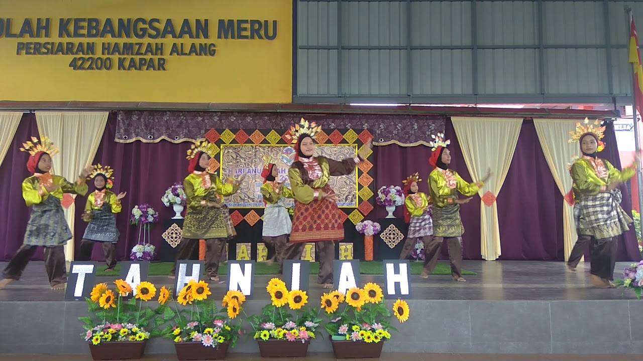 Persembahan Tarian (FULL) - YouTube