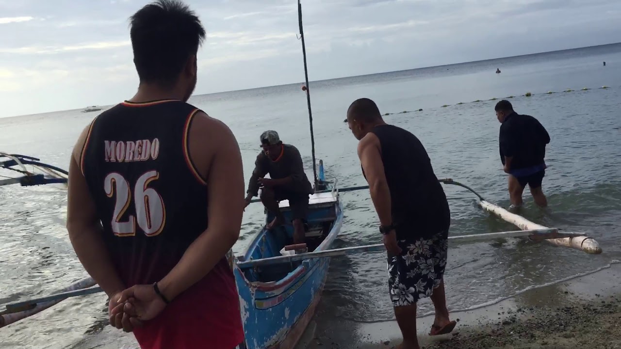 Laiya Batangas..fisherman done catching fish using Sabiki Fishing ...