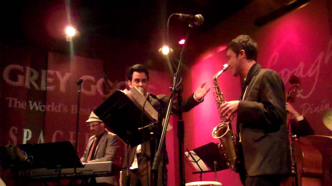 James Torme performs Comin Home Baby/Maryann Live att Spaghettinis ...