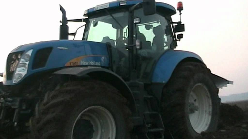 NEW HOLLAND T7070 - YouTube