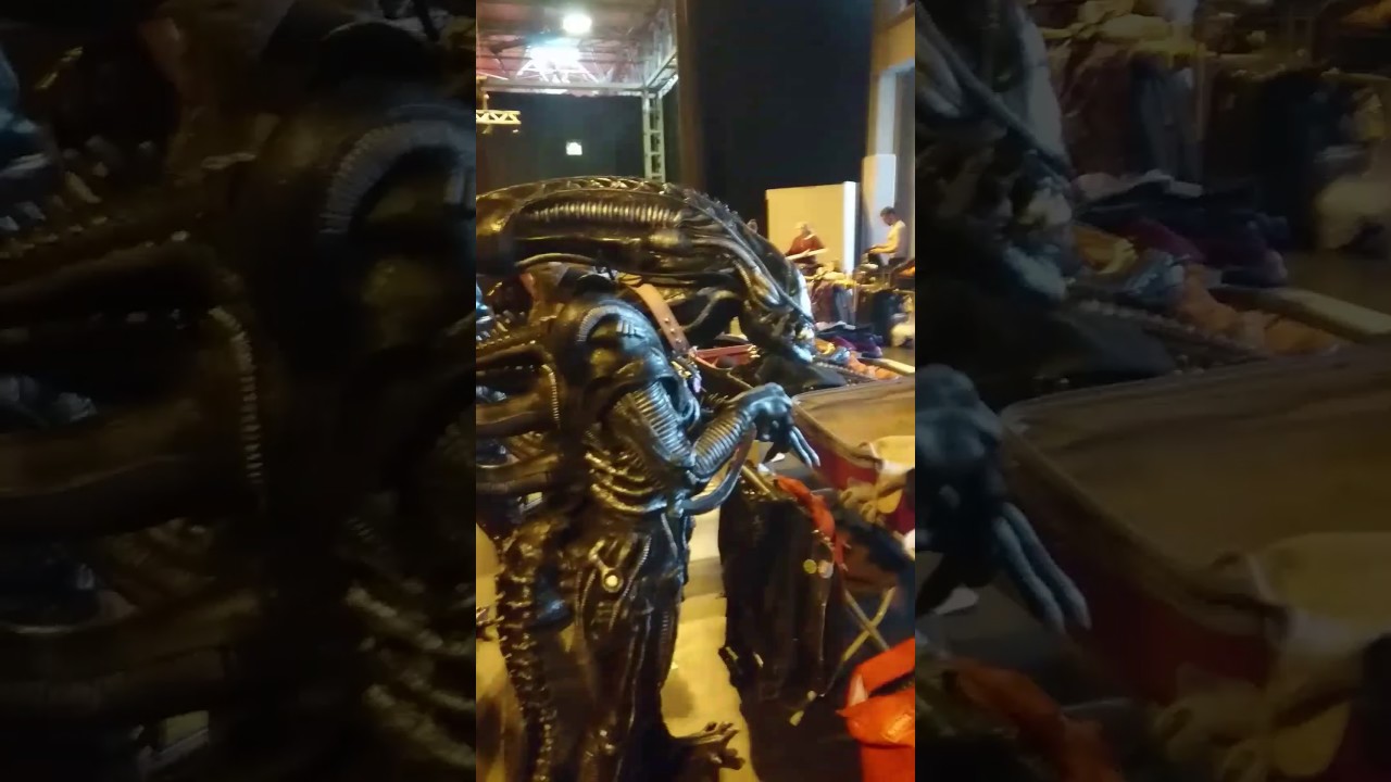 Aliens don't like being flipped off pt 4 - YouTube