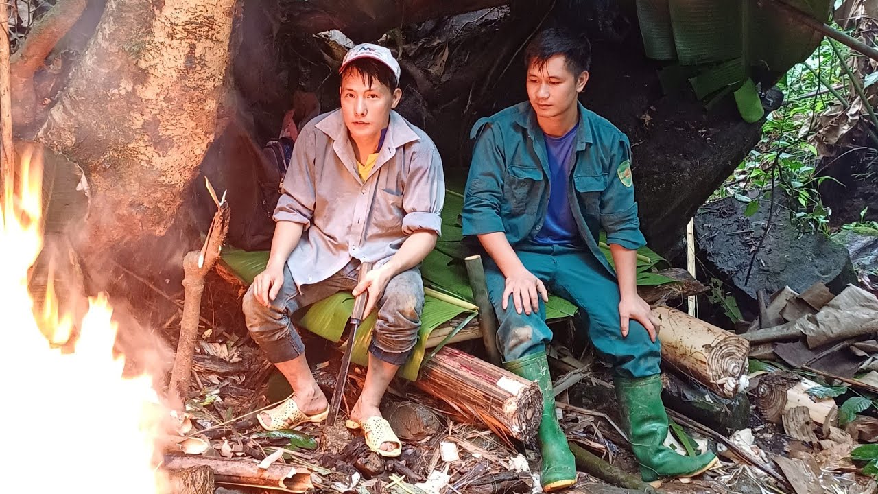 Go to the forest to build a shack to avoid rain and wind and sleep ...