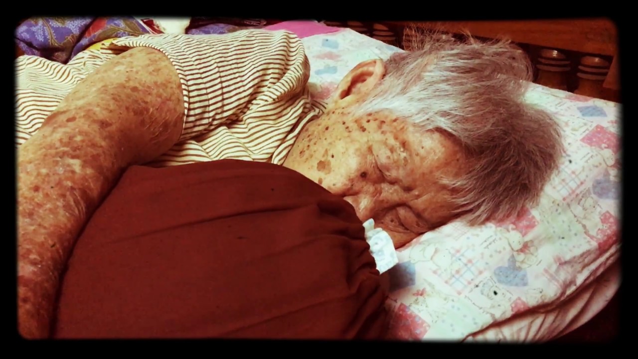 Snoring older women - YouTube