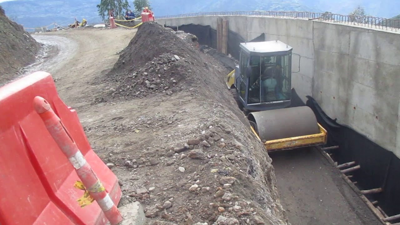K33+700 Construcción de relleno estructural - YouTube
