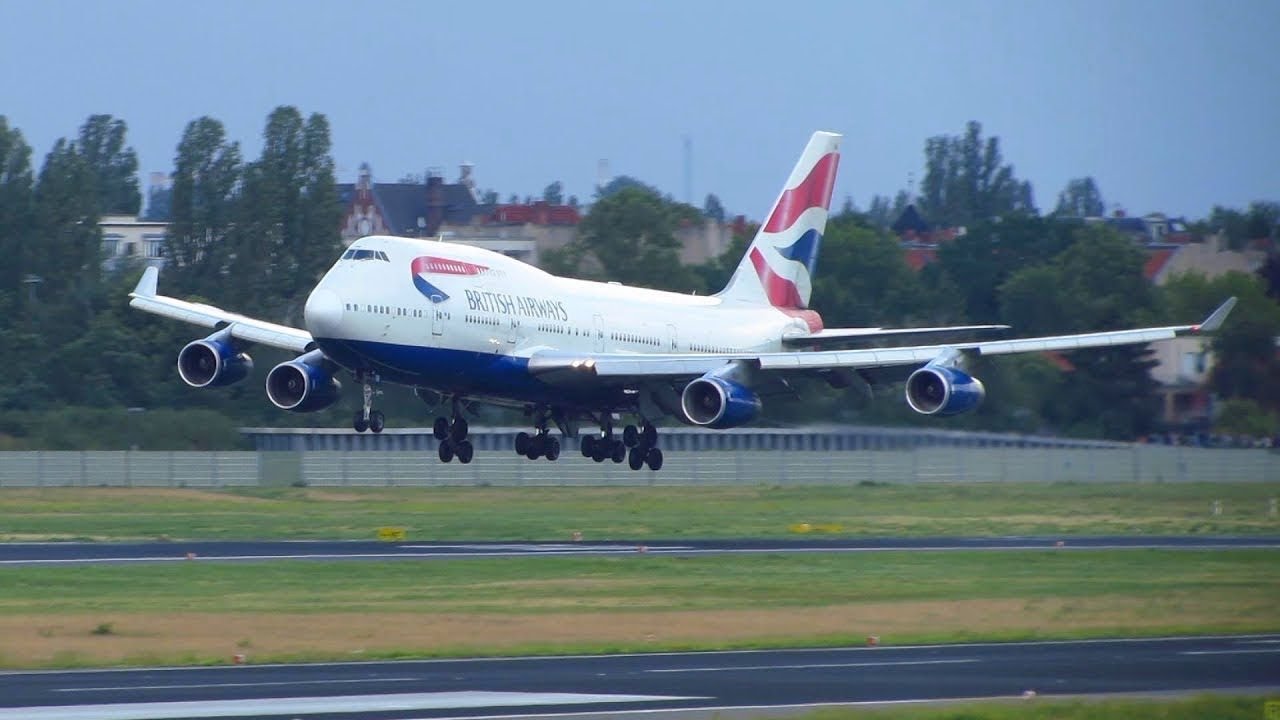 Boeing 747-400 Landing Infinite Flight - YouTube