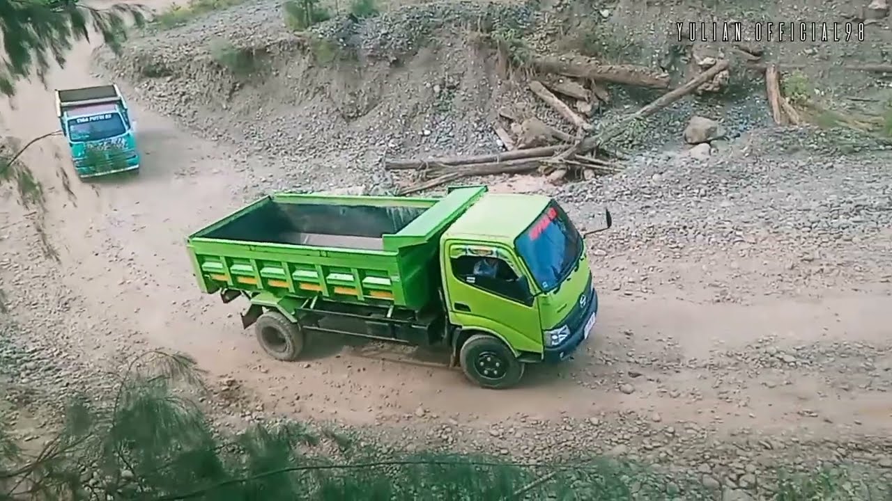 Mobil Truk Mainan!! | Bermain mobil truk di pendakian!! - YouTube