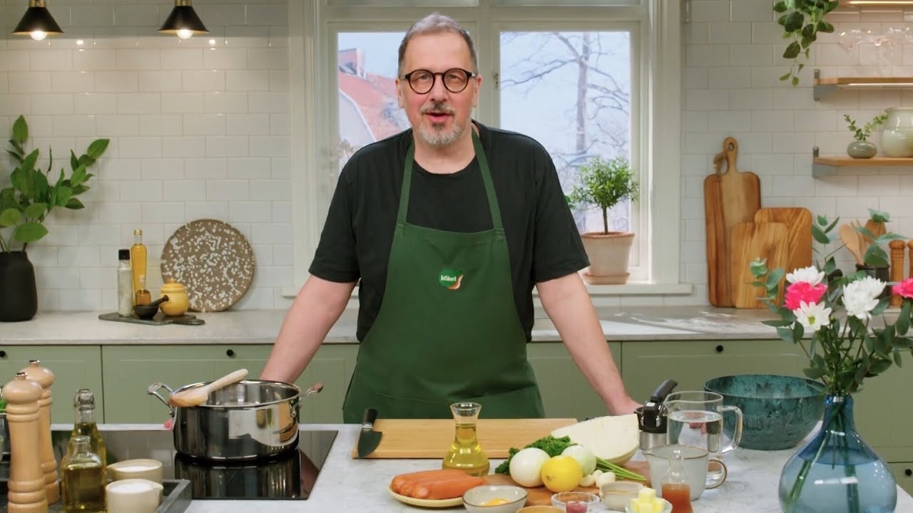 Mustig soppa med vitkål, chorizo och aioli - Köket - YouTube