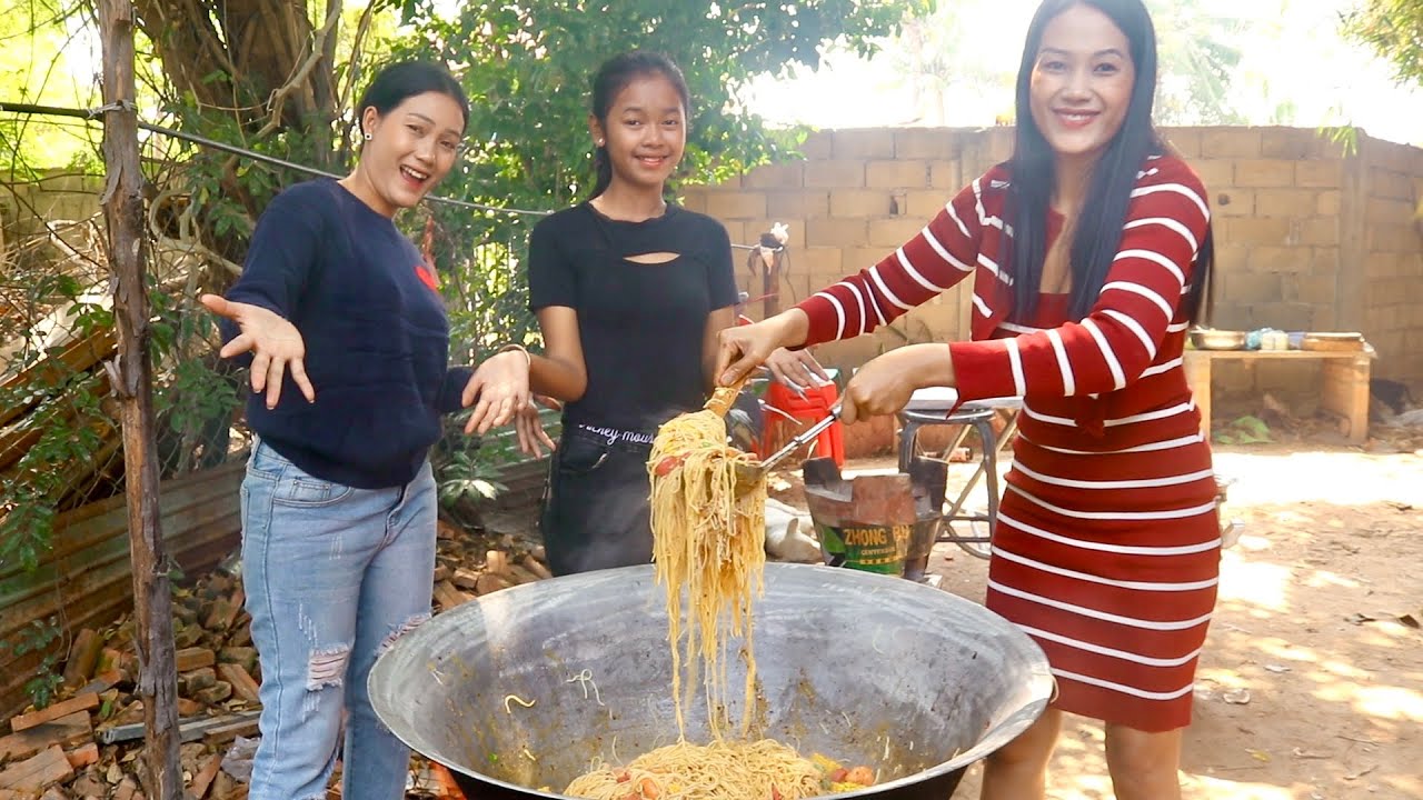 Preparing Mushroom fried Spaghetti Recipe Feed The Children | Thyda ...