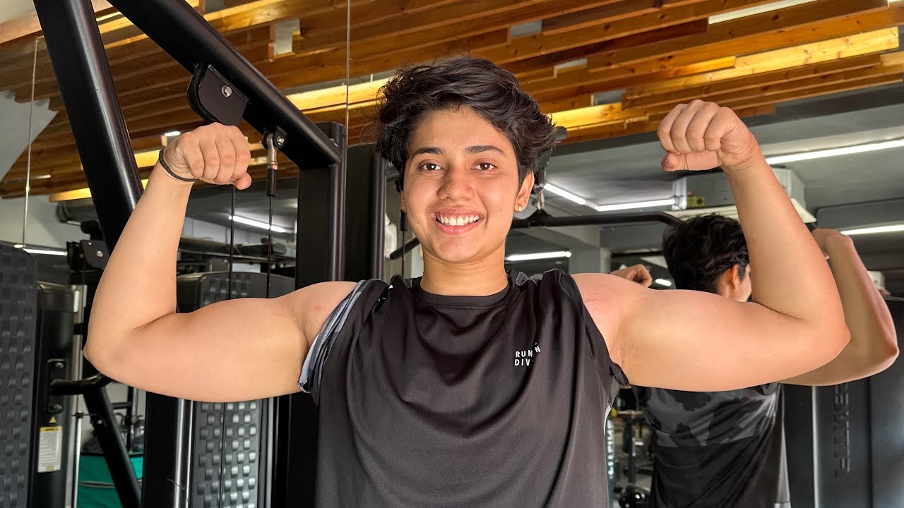 Shoulder Workout Day Vlog - Aakriti Tyagi - YouTube