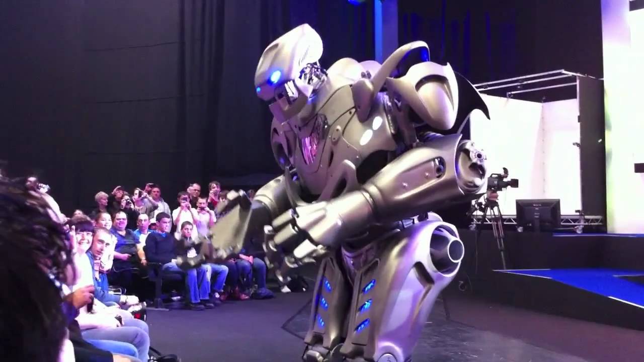 Titan The Robot at the Gadget Show Live 2011 - YouTube