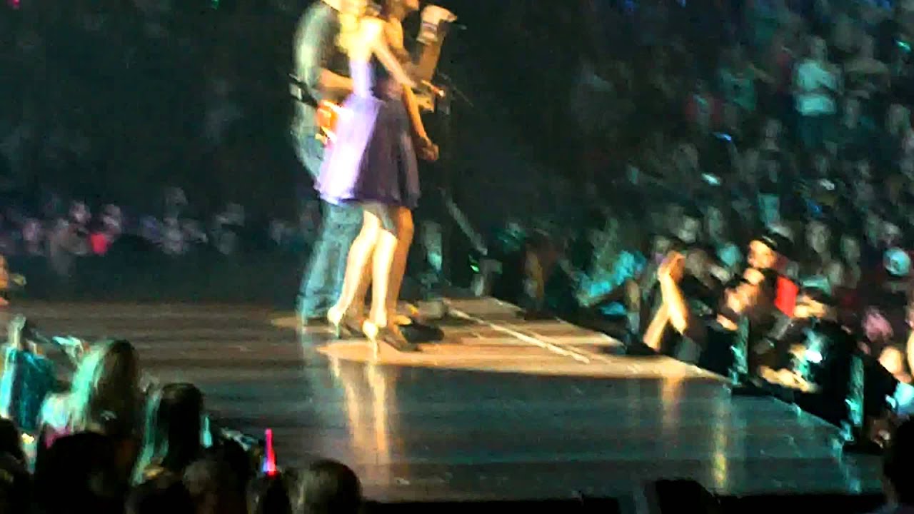 Taylor Swift singing "She's so high" - YouTube