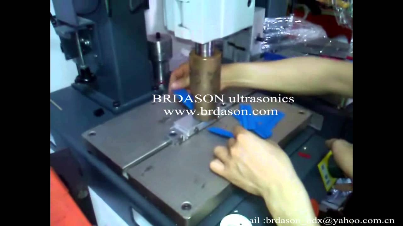 Ultrasonic Zipper Cutting Machine.wmv - YouTube