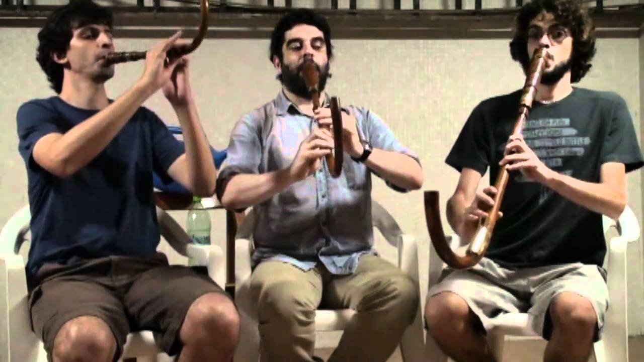 Crumhorn trio plays Susato - Allemande Crumhorn Renaissance - YouTube