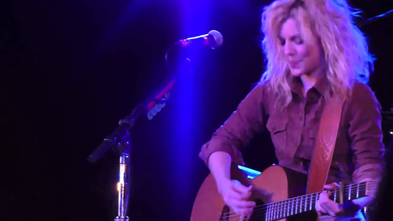 The Band Perry - Independence/Free Fallin'/Amazing Grace - Grand Rapids ...