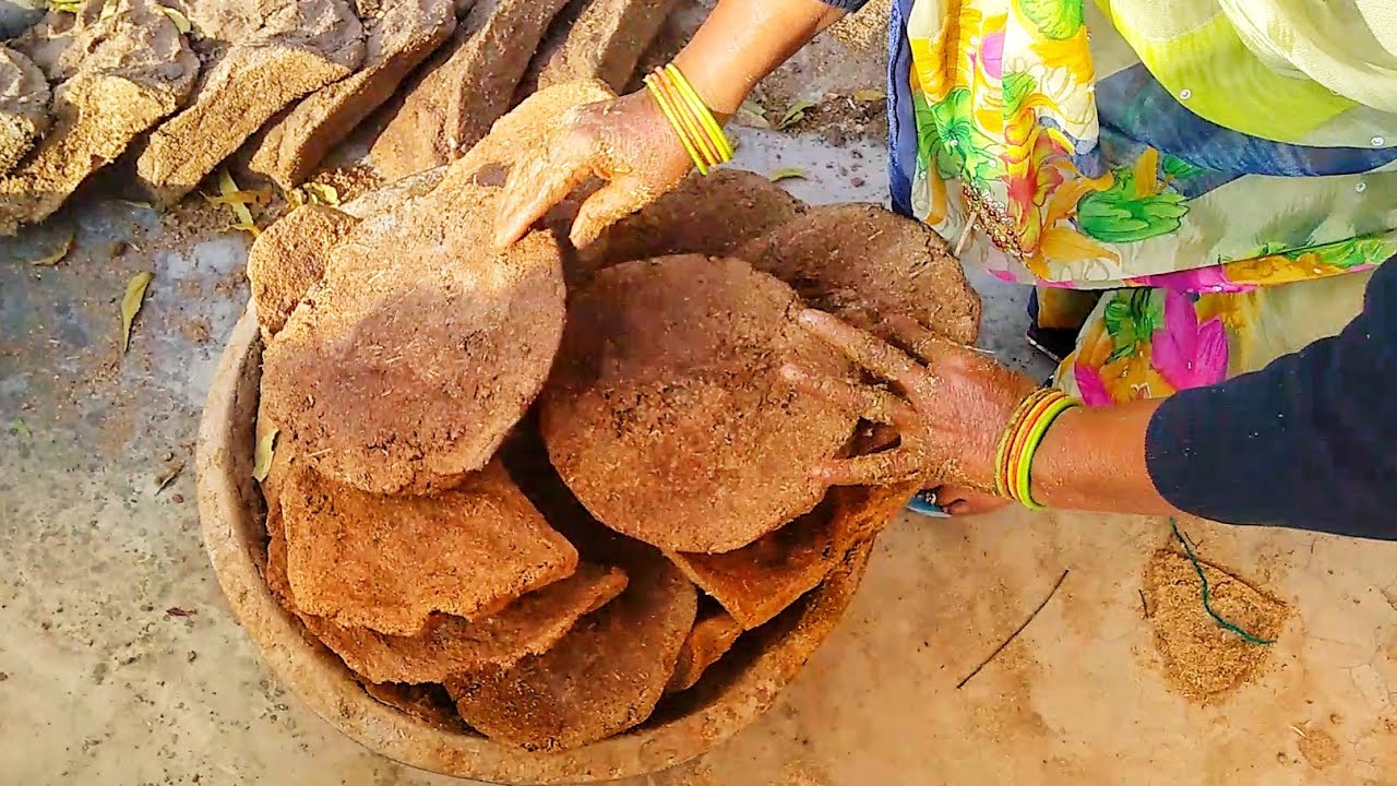 मम्मी ने जलाने के लिए सुखे उपले निकाले | Gobar ke Sukhe Upale - YouTube