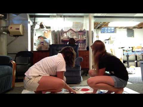 We Play Twister ! | April & Emilee