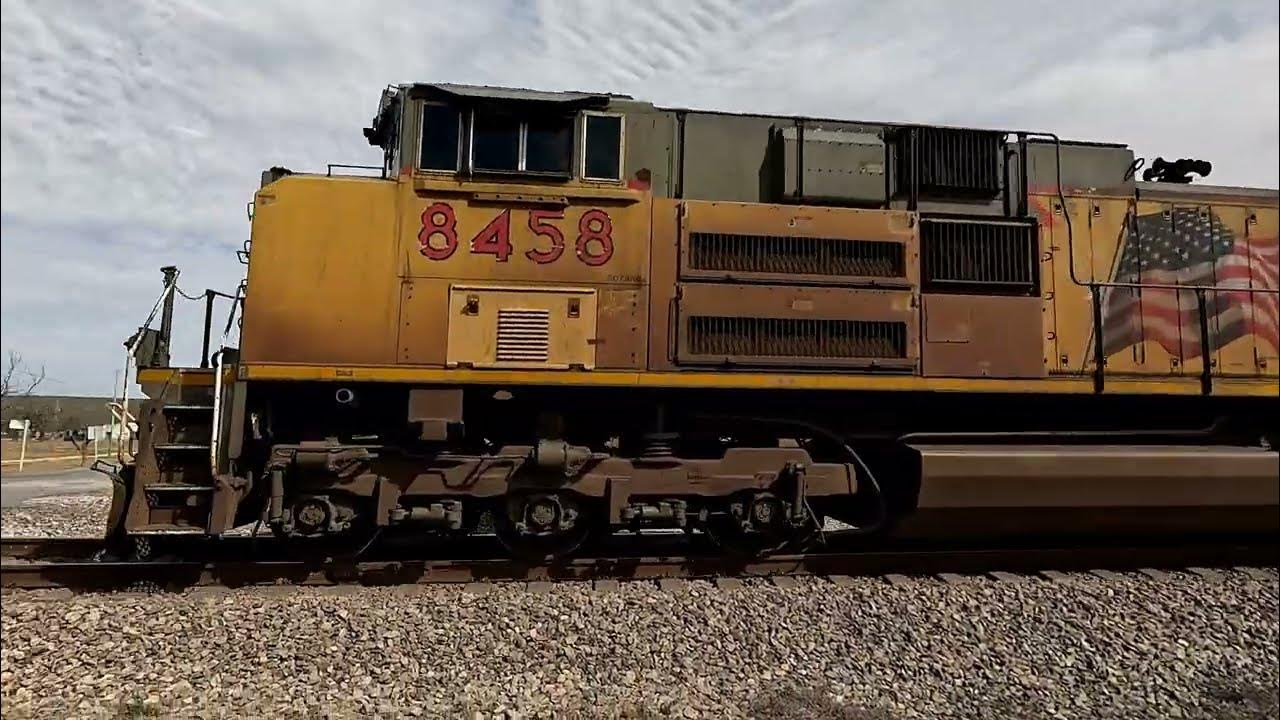 Siguiendo a la UP 8458 / Chasing after the UP 8458 - YouTube