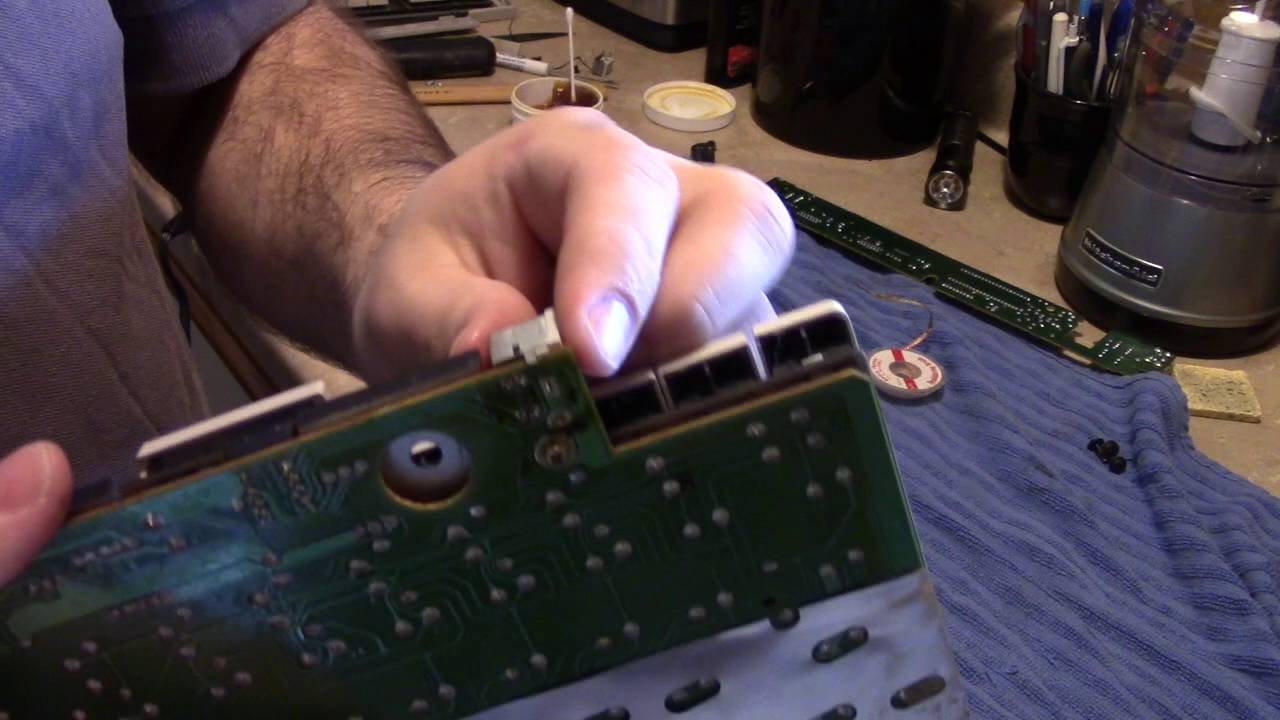 Apple IIGS ADB Port Replacement - YouTube