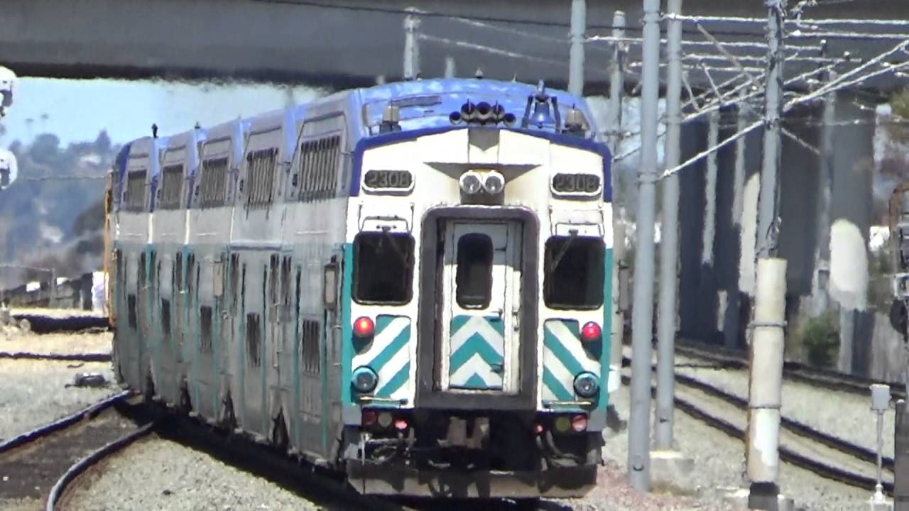 Coaster Train 685 F59phi 3002 To Oceanside - YouTube