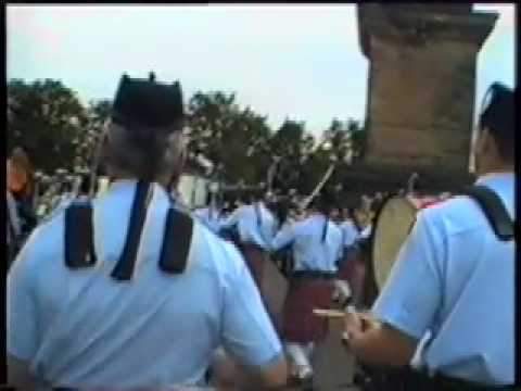 Victoria Police Pipe Band - March Off 1998 Worlds - YouTube