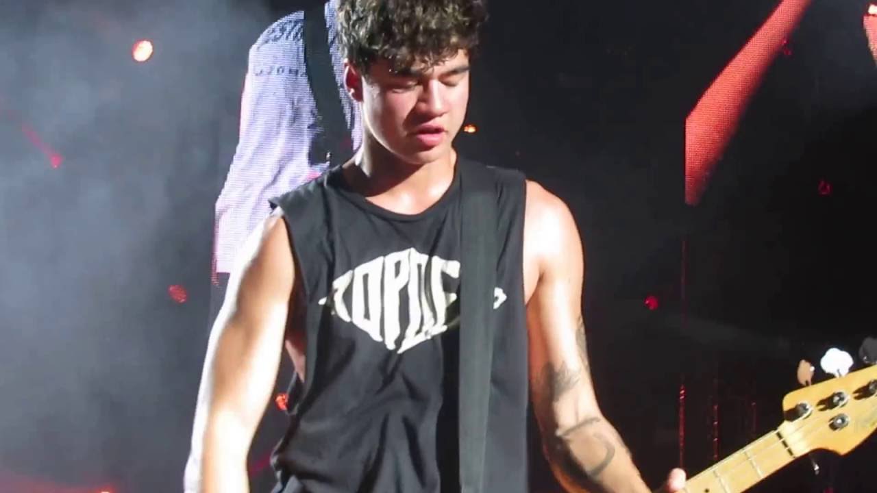 5SOS, Rock Out With Your Socks Out Tour- Diconnected - YouTube