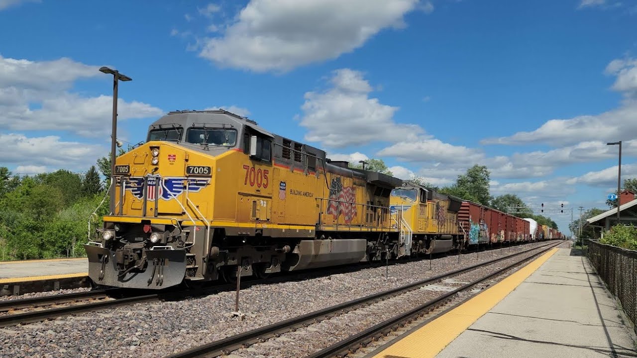 La Fox Railfanning FT. Fast Z Trains, Freight Train Race, UP Dash 9 Rebuild And More - 5/17/25 ...