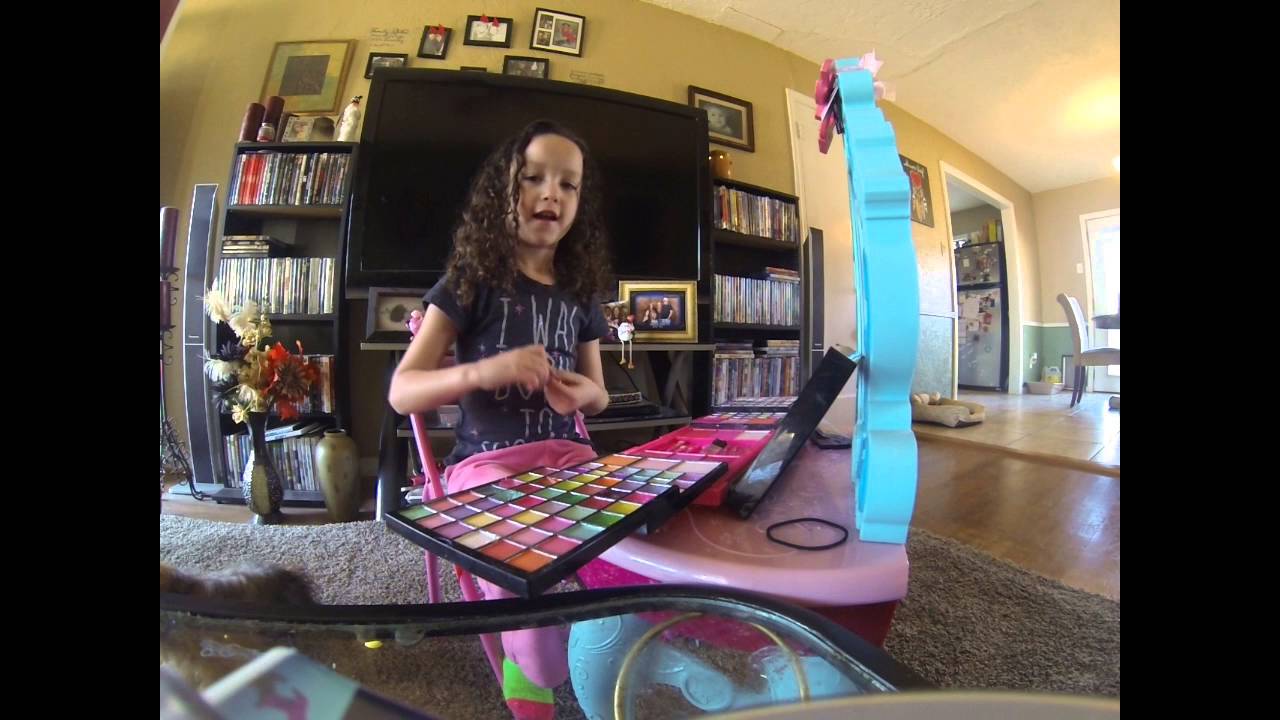 "Awesome Alayna's" Elsa Makeup Tutorial - YouTube