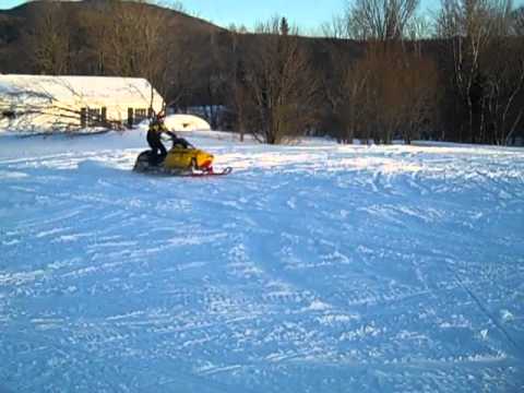 Ski doo mxzx 440 - YouTube