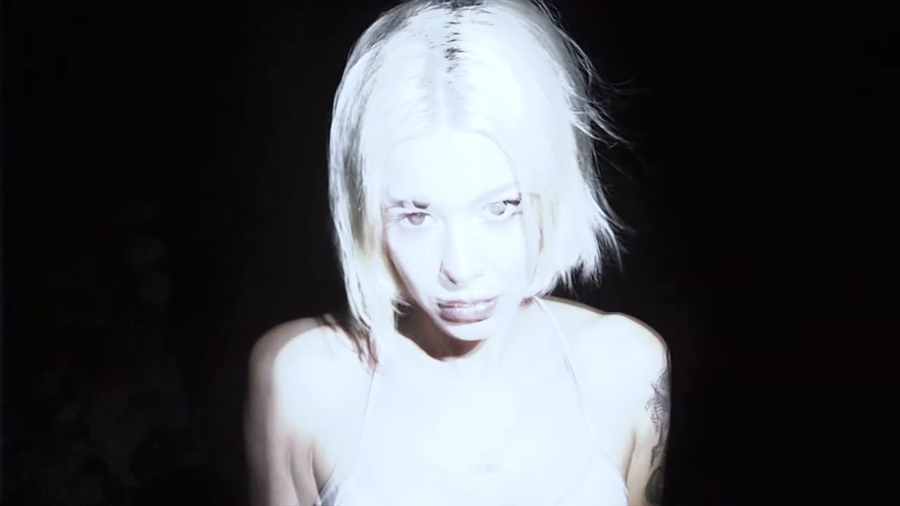 Xina Mora - La última rave (Vídeo Oficial) - YouTube