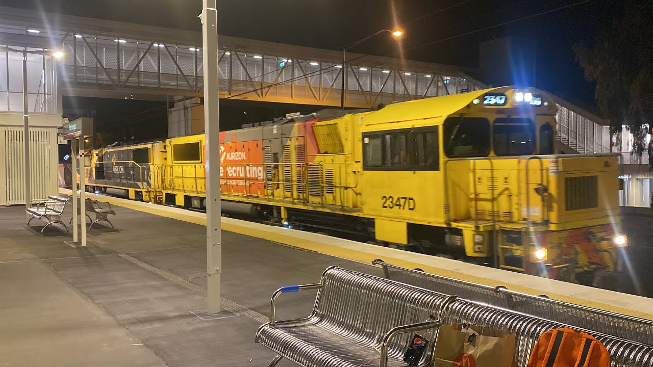 Aurizon’s 2347D/2306D on 9813 and QR NGR702 pass through Yeronga ...