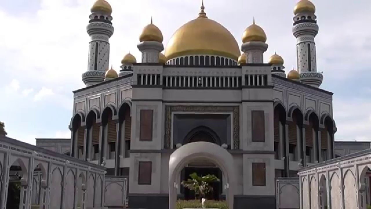 Azan from Masjid Jame'asr Hassanil Bolkiah in Bandar Seri Begawan ...