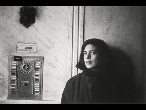Bir Fotoğrafa Bakmak Neden Masum Değil? | Susan Sontag