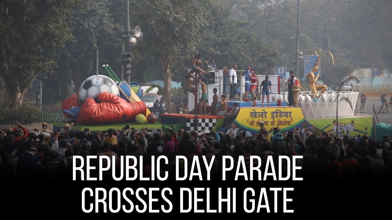 Republic Day Parade Crosses Delhi Gate | 26 January Parade - YouTube