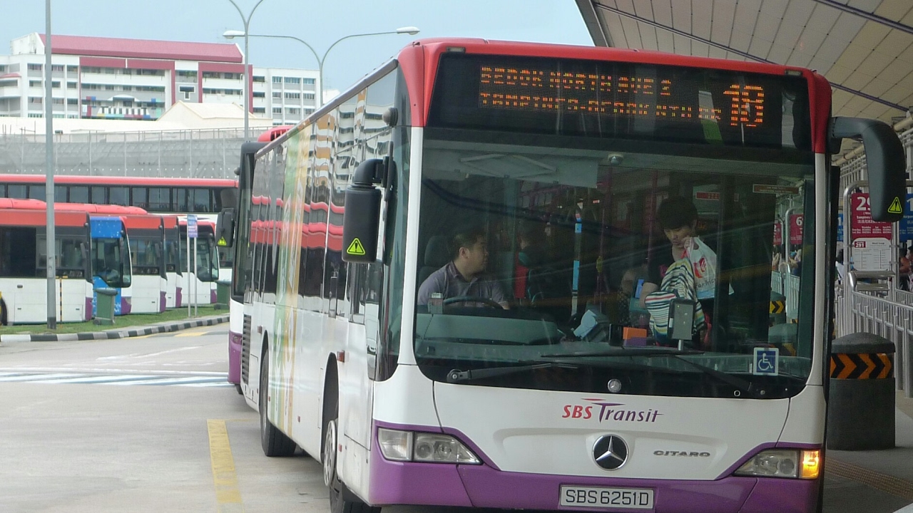 SBS Transit Bus Service 18, SBS6251D (Timelapse) - YouTube