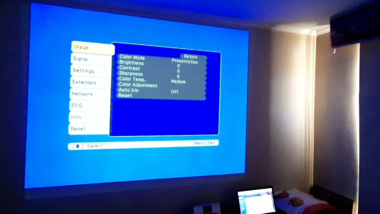 proyector Epson Powerlite S18+ - YouTube