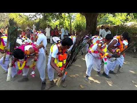 Bundelkhandi Moniya dance 2018 - YouTube