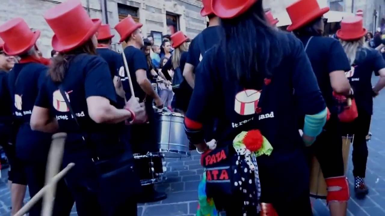 Pata Pata Street Band al Clown&Clown Festival 2016 (manortiz) - YouTube