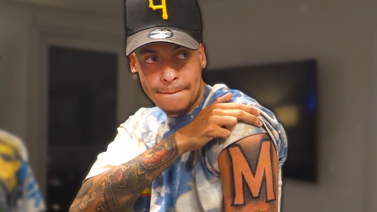 Rhino’s new tattoo - YouTube