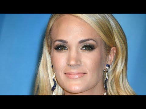 12 Sexy Photos of Carrie Underwood