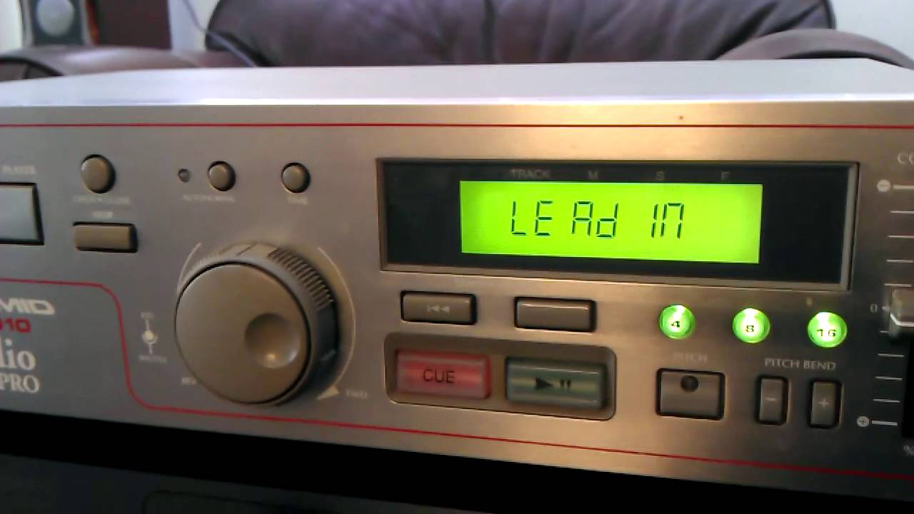 Pyramid PR-CD10 dj cd player - YouTube